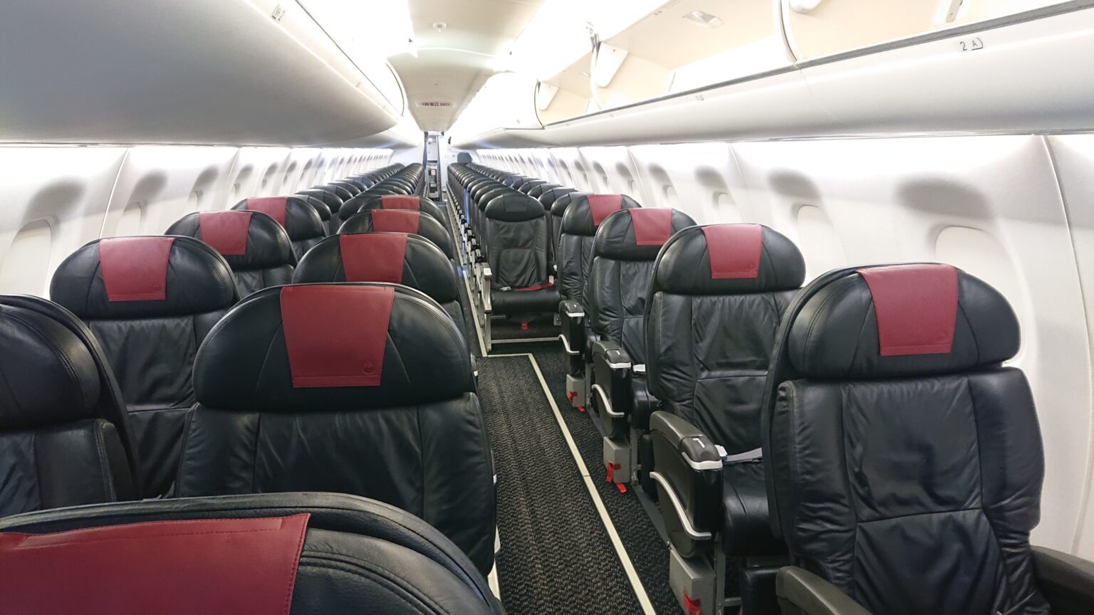 【JAL】エンブラエル190（E90）でクラスJ唯一の一人掛け座席を楽しむ 日本航空 - YAS的なモノ